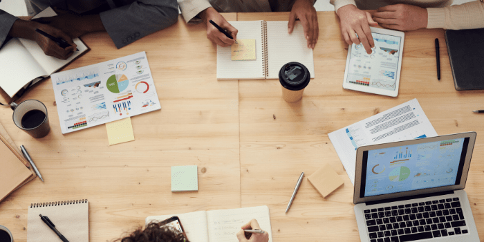 9 Team meeting ideas for fun & frutiful team meetings